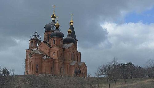 Russian occupants in Mariupol destroy monument to Metropolitan Ignatiy ...